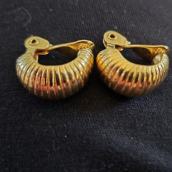Monet | Jewelry | Vintage Golden Hard Shell Clip On Earrings By Monet ...
